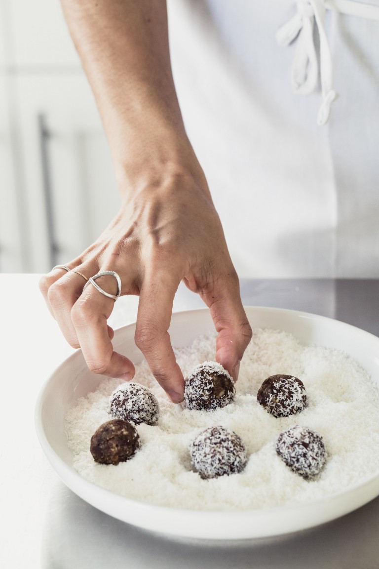 Coconut date bites - Eat Good 4 Life
