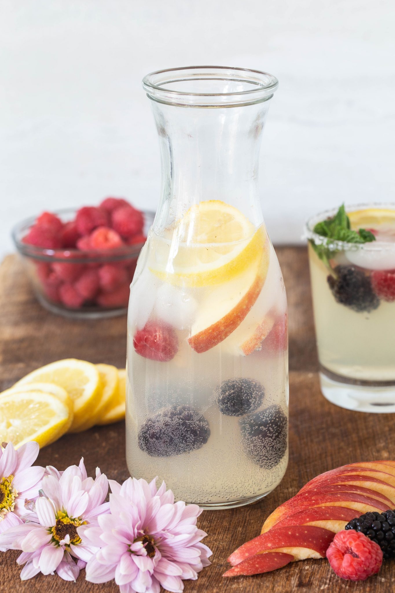 Lemonade sangria - Eat Good 4 Life